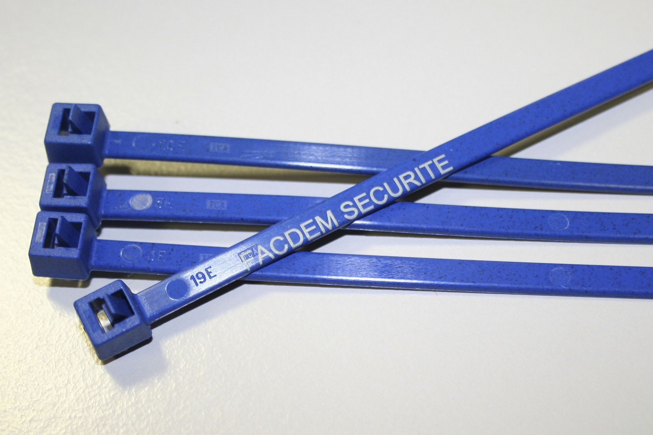 Fascetta stringicavo in plastica - ETIGO - identificabili dal metal ...