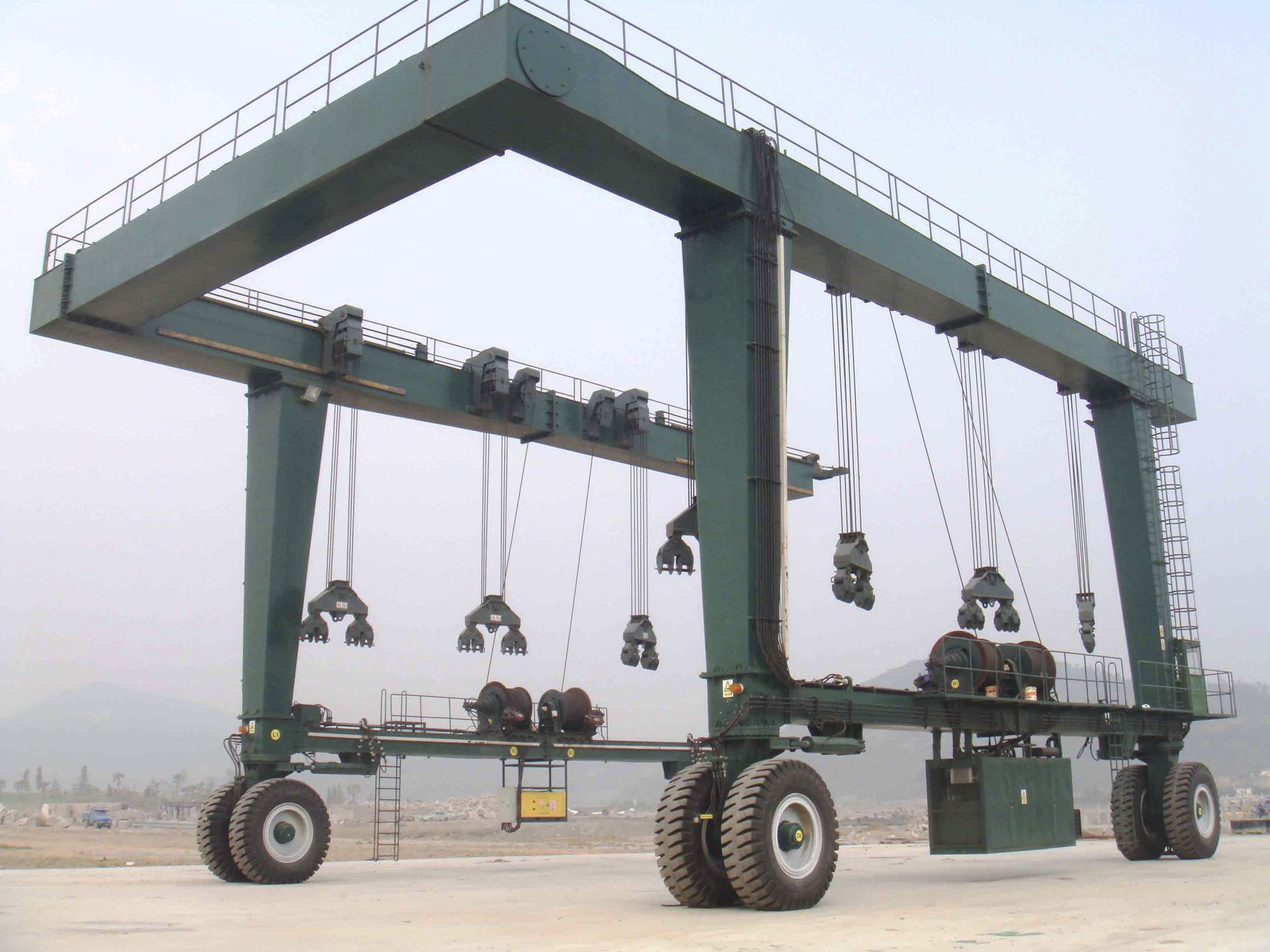 Gru a cavalletto gommata - weihua crane - Henan Weihua Heavy Machinery ...