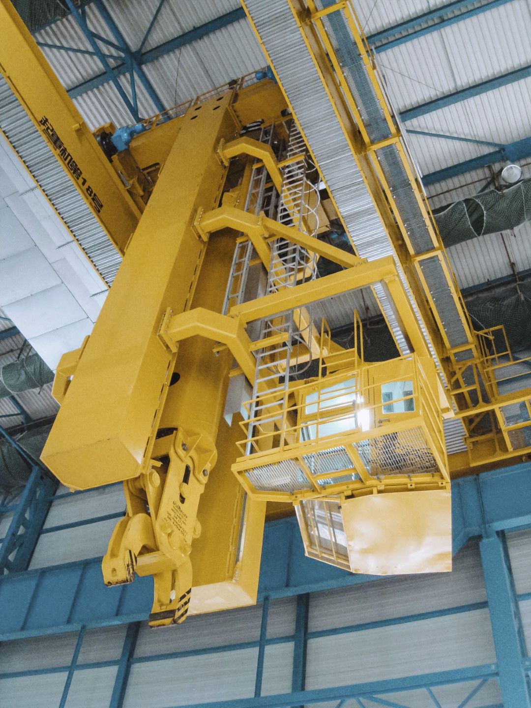 Carroponte bitrave - CTI Systems S.A. - con benna di presa