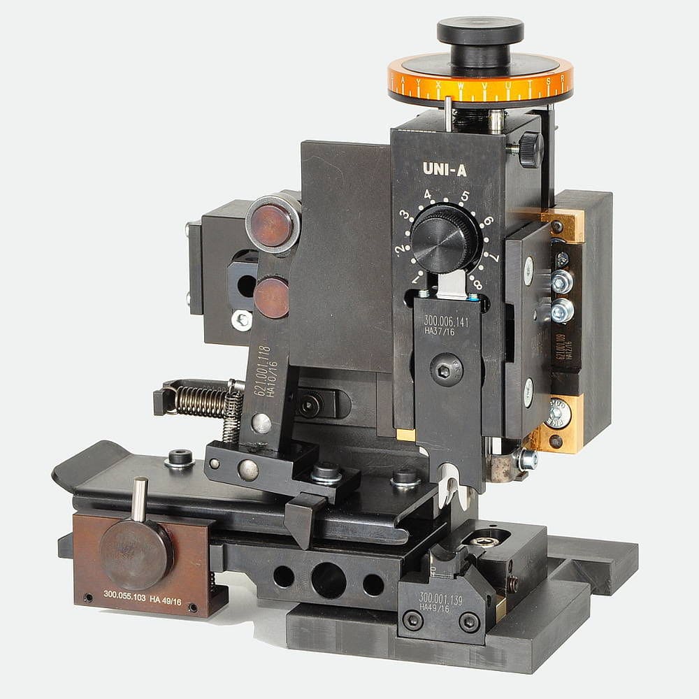 Pressa crimpatrice per cavi elettrici - UNI-A 700 - Hanke Crimp-Technik ...