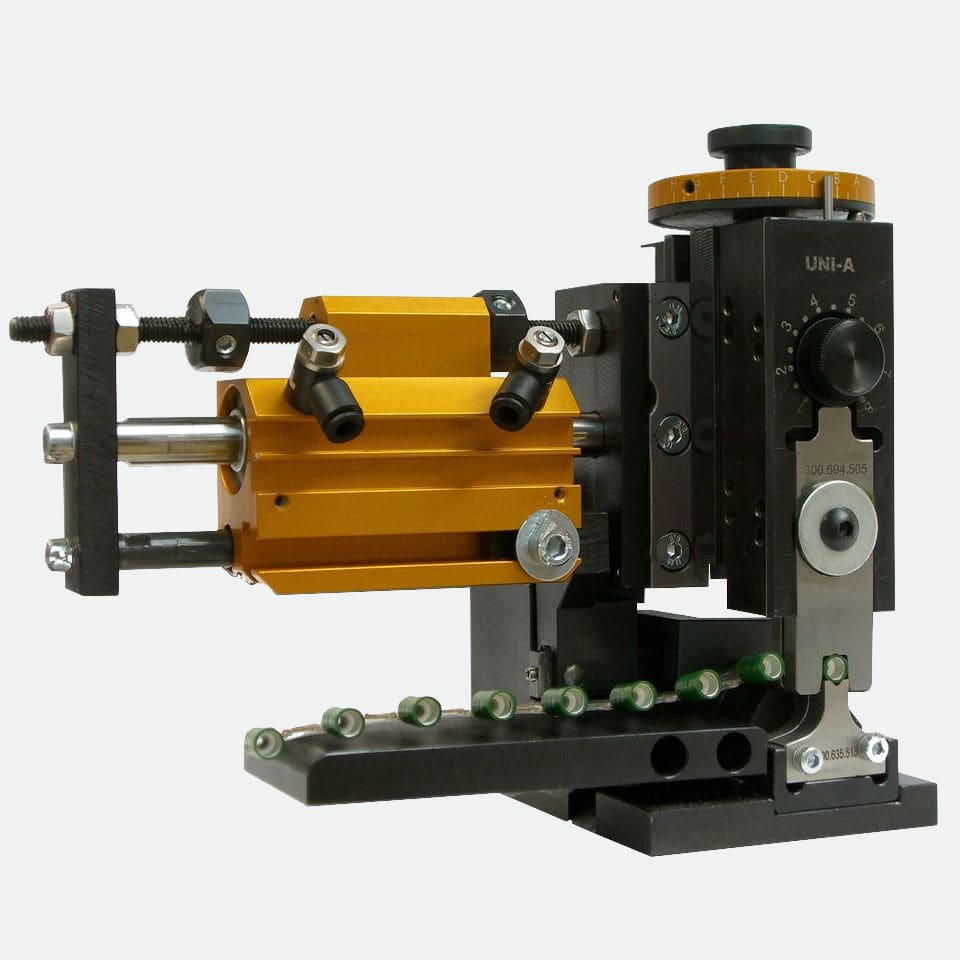 Pressa crimpatrice per cavi elettrici - UNI-A 720 - Hanke Crimp-Technik ...