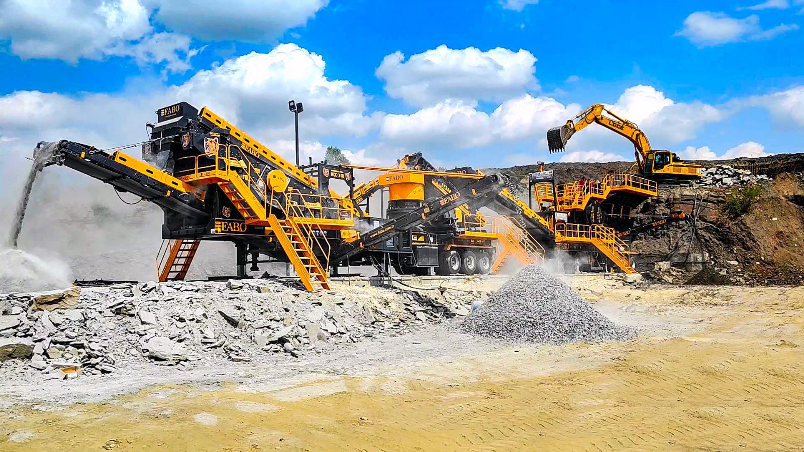 Gruppo di frantumazione e setacciatura mobile - MCK-115 - Fabo Crushing ...