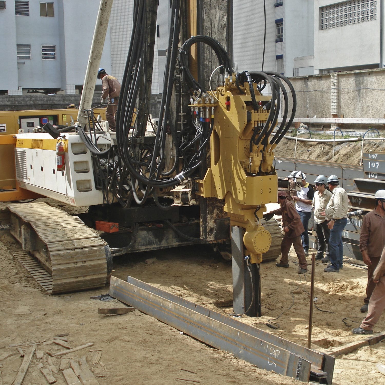 Battipalo a percussione vibrante - 17RFL - International Construction ...